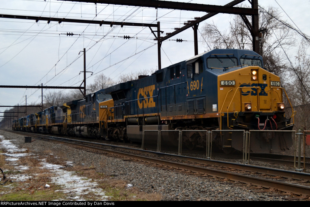CSX AC60CW 690 leads a ten unit X792